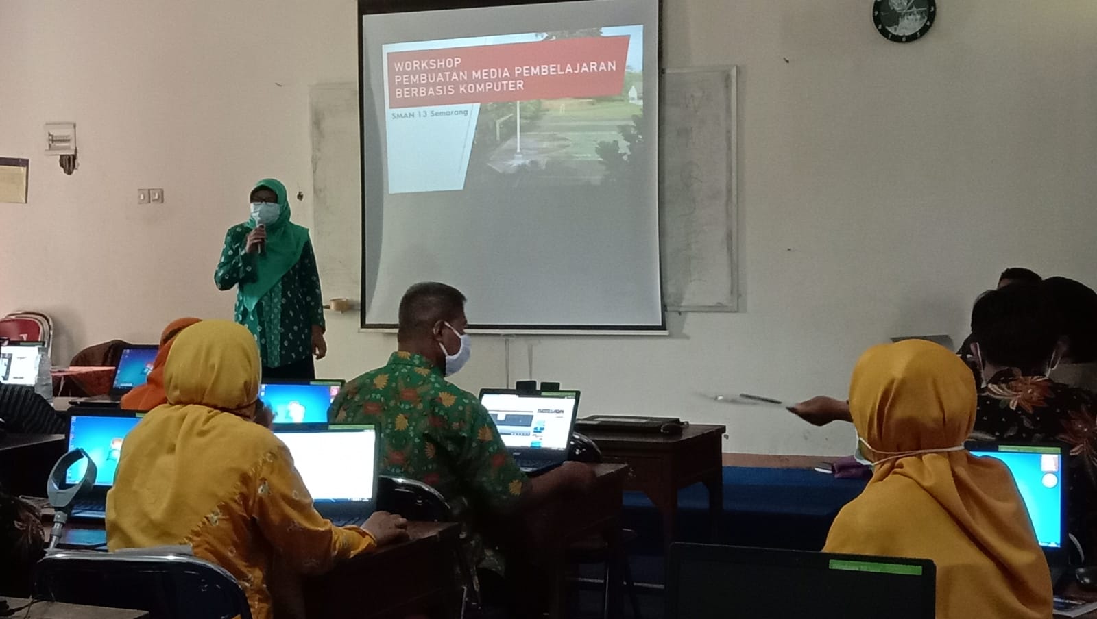 Pelatihan Video Pembelajaran Interaktif SMAN 13 Semarang